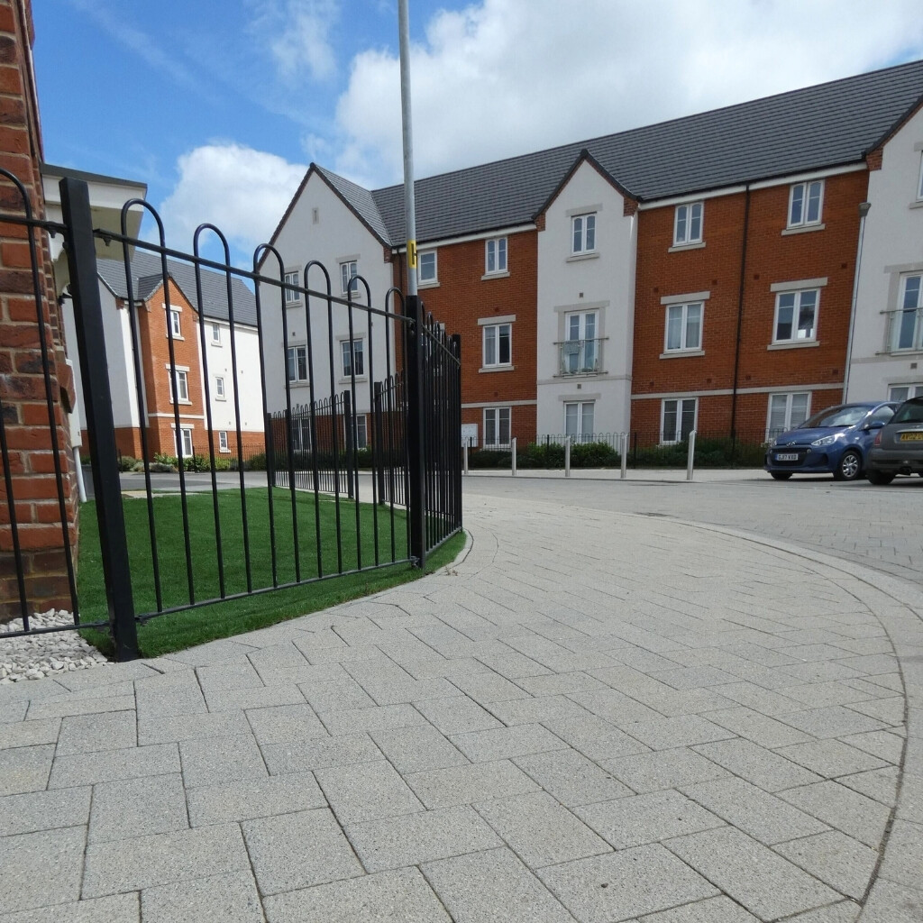 Brett Lugano Trio Block Paving - Misty Grey - 60mm - 8.47m² Mixed Sized ...