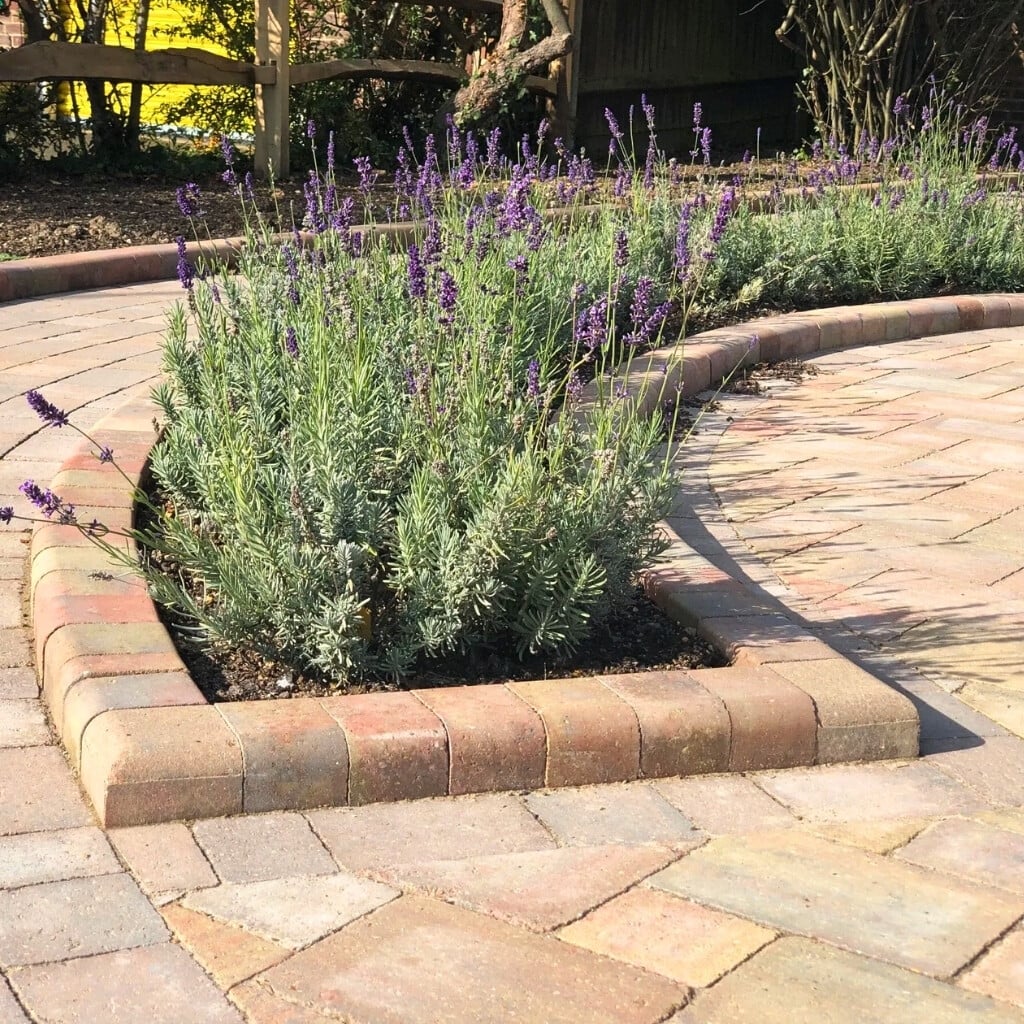 Brett Drivestyle Kerb - Autumn Gold - 125x100x125mm Product